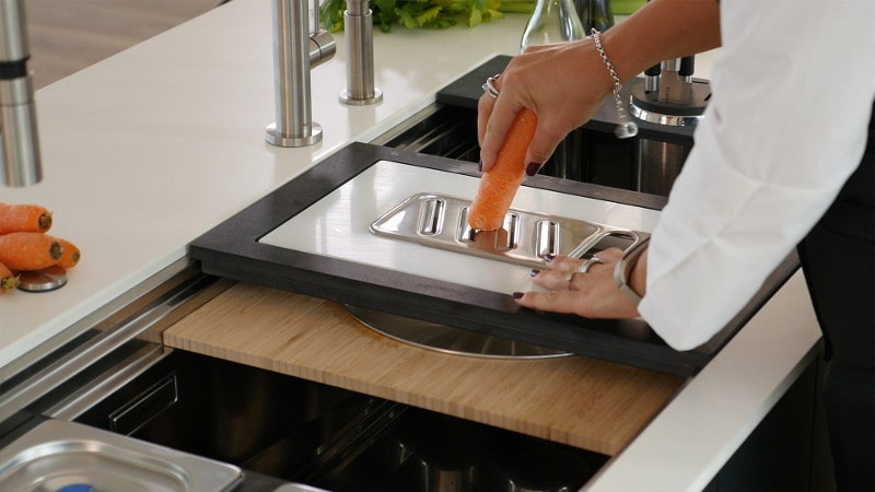 THE SLIDING ACCESSORIES THAT MAKE YOUR SINK UNIQUE
